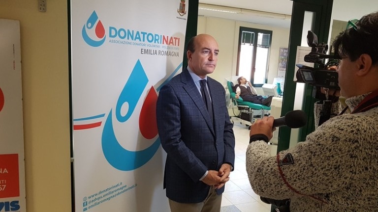 Prima donazione all'Avis per il Questore di Modena - AVIS Provinciale ...