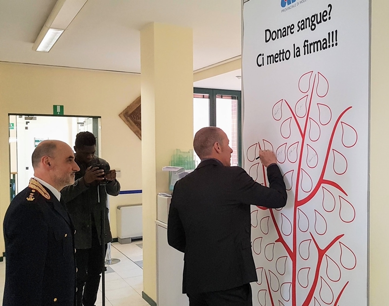 Prima donazione all'Avis per il Questore di Modena - AVIS Provinciale ...